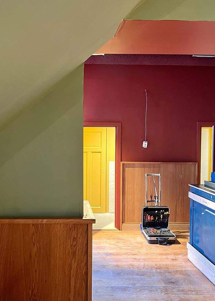 BAR BEA - Modern Bruin Café in Den Haag